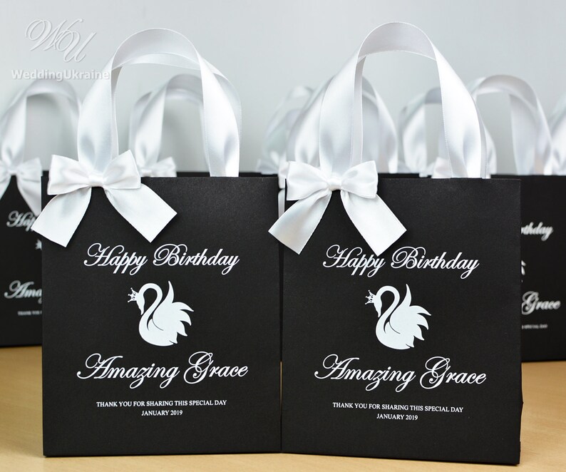 35 Chic Black & White Birthday Party Gift Bags With Satin Ribbon ...