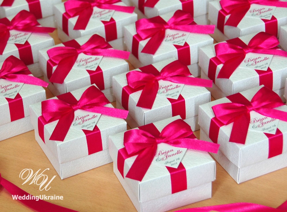 Elegant favor gift box with satin ribbon bow and names | Etsy