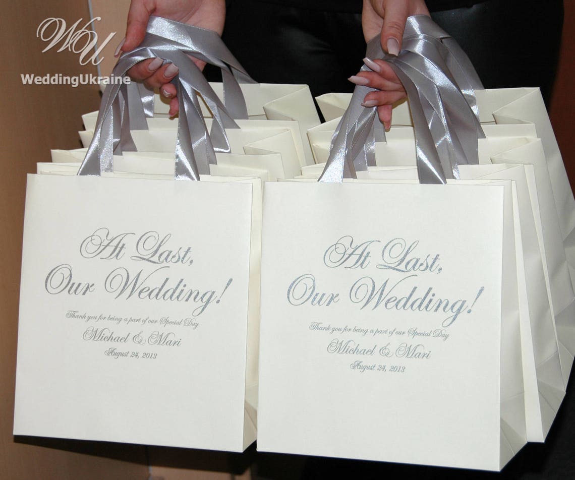 25 Wedding Gift Bags for Your Wedding Guests With Silver Satin - Etsy