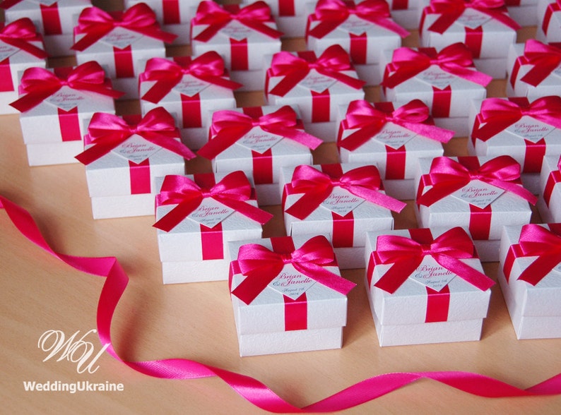 Elegant favor gift box with satin ribbon bow and names | Etsy