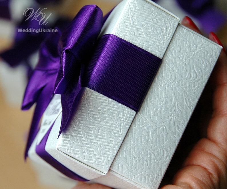 Elegant favor gift box with satin ribbon bow and names | Etsy