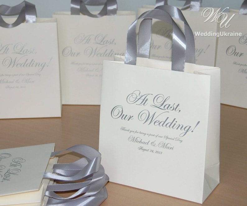 25 Wedding Gift Bags for Your Wedding Guests With Silver Satin - Etsy