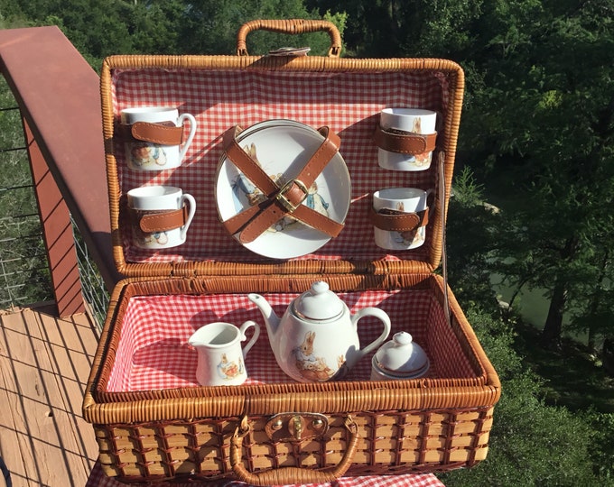 Peter Rabbit Tea Set, Picnic Basket Beatrix Potter Set, Reutter ...