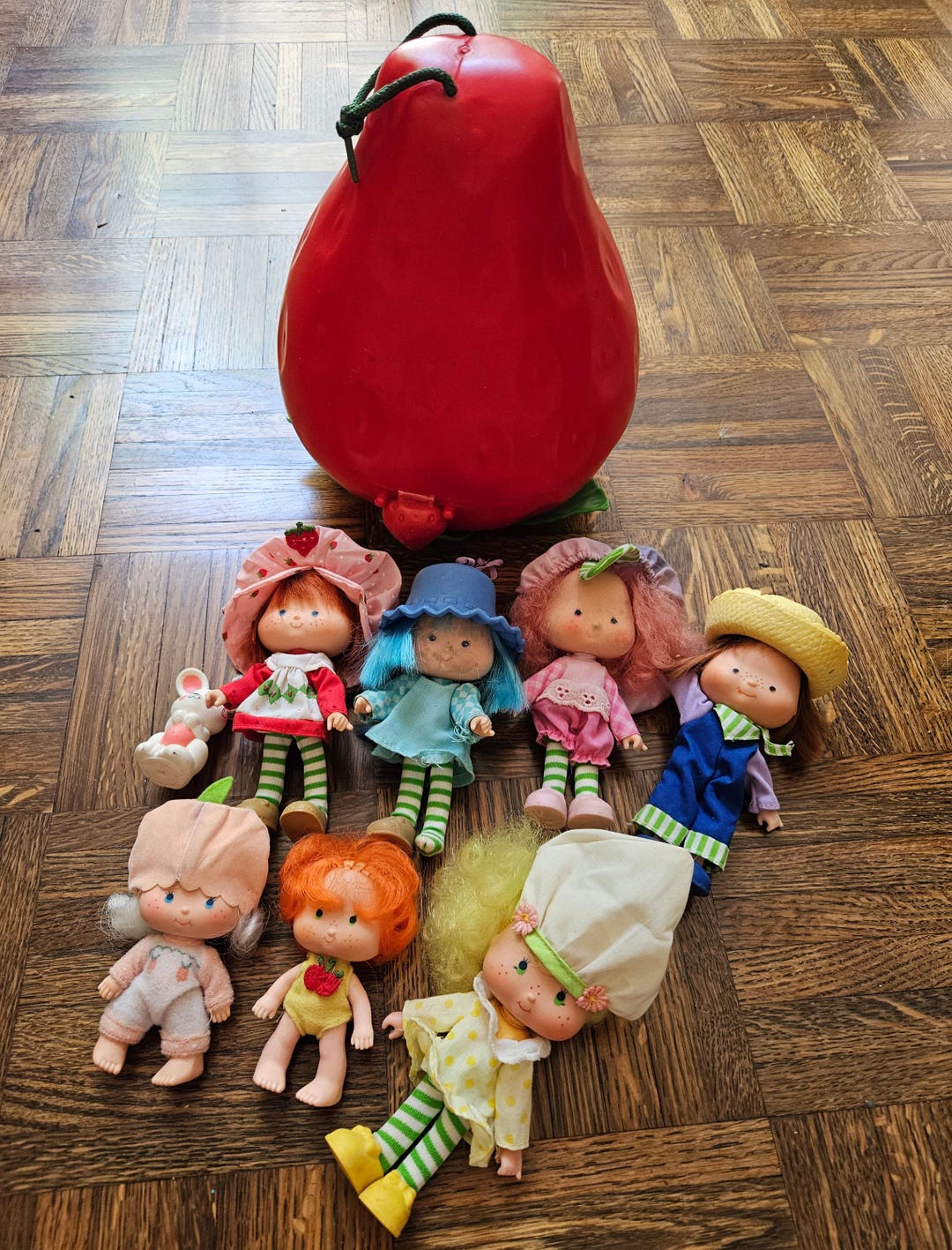 Plastic Strawberry-shaped Carrying Case Full of Strawberry Shortcake ...