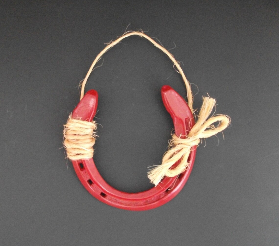 Painted Red Horseshoe Decor: Rustic Lucky Charm, Barn Art (5"x5") - Etsy