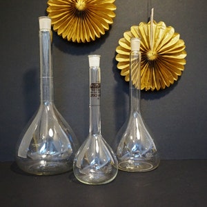 Vintage Science Flasks // Glass Volumetric Flasks // Lab Flasks. - Etsy