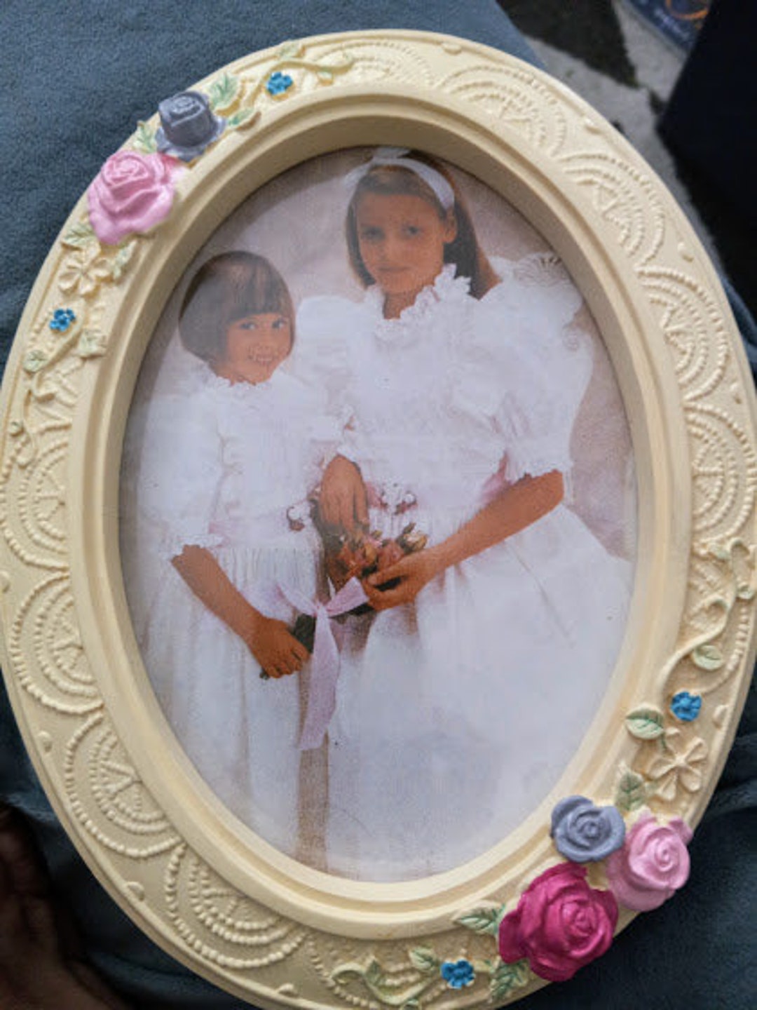 Beautiful Vintage Pastel Flowers Laced Oval Polystone Photo Frame 3R 3. ...