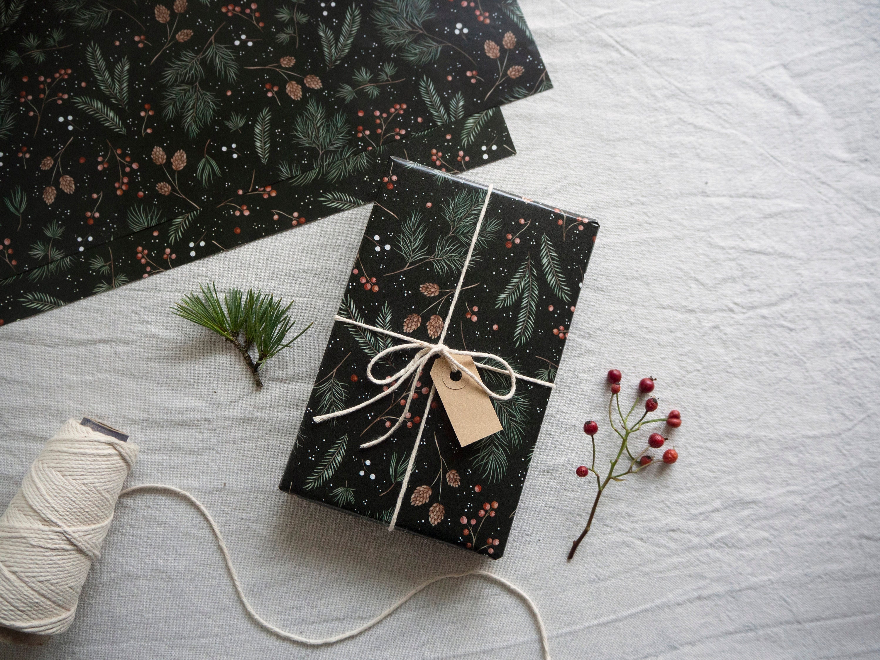 Christmas Wrapping Paper - Botanical Pattern - Fir and Berries Giftwrap ...