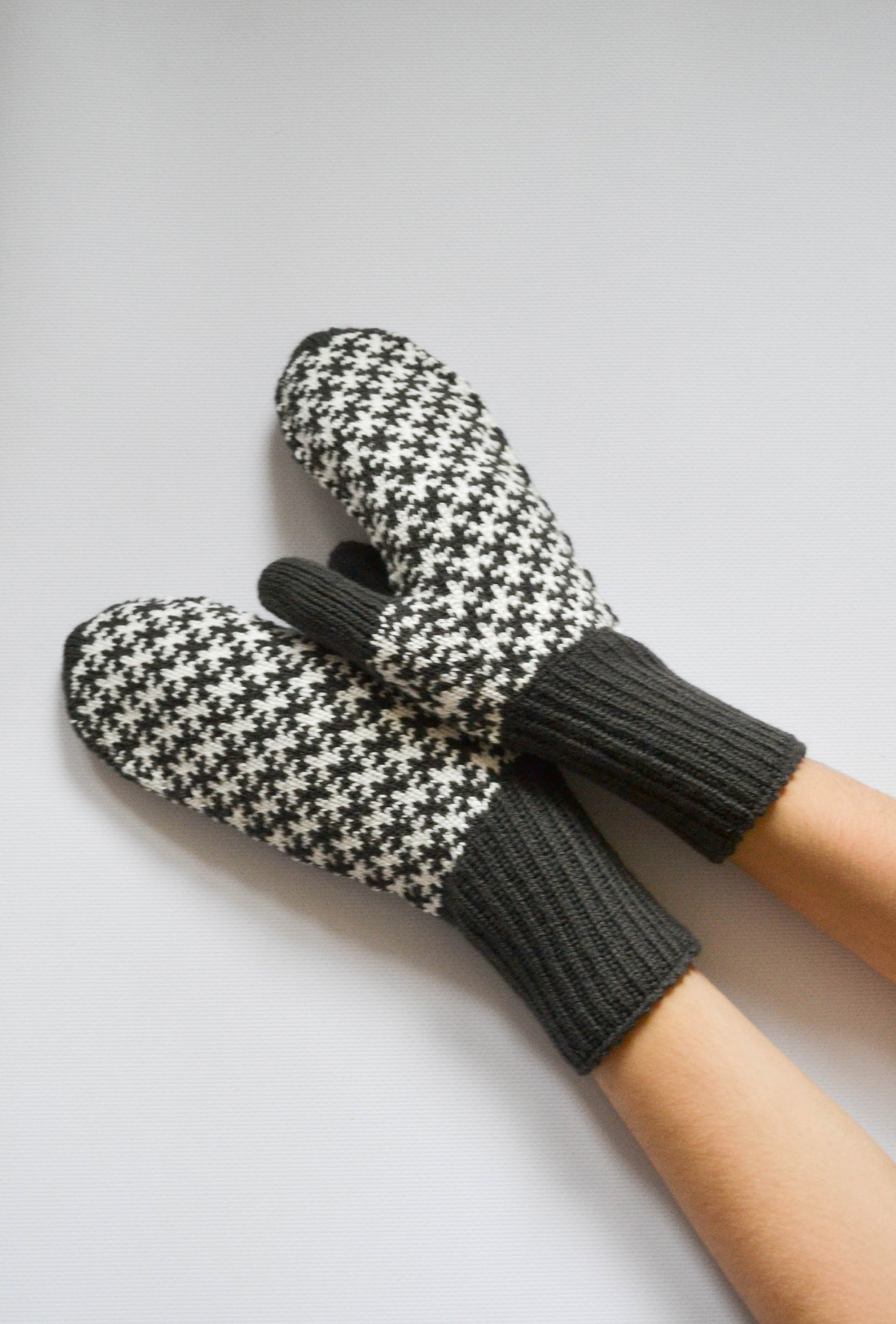 Knit Mittens for Woman Dark Grey White Mittens Winter Mittens - Etsy