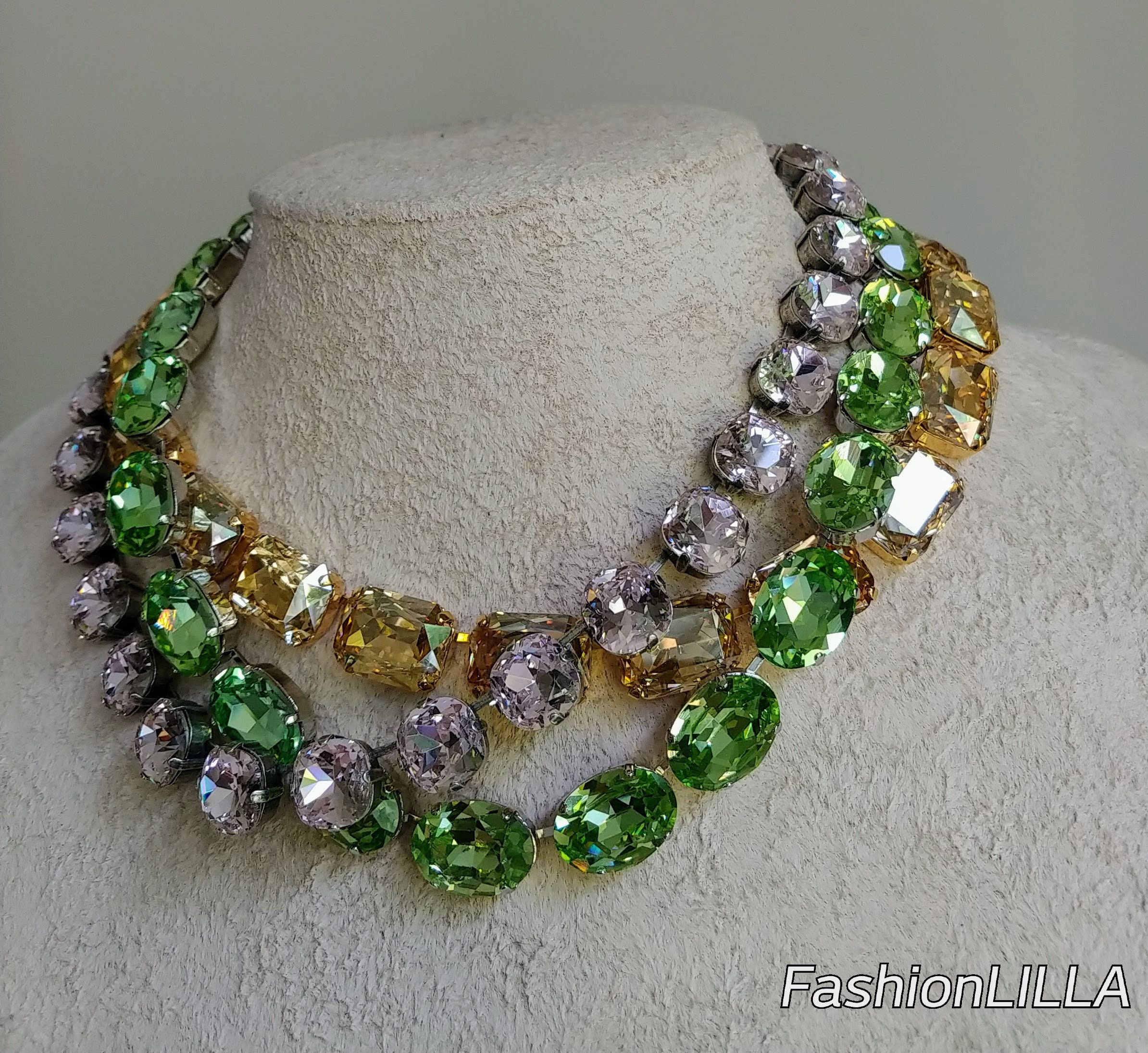 Anna Wintour Style Pale Green Necklace: Champagne Riviere, Soft Pink ...