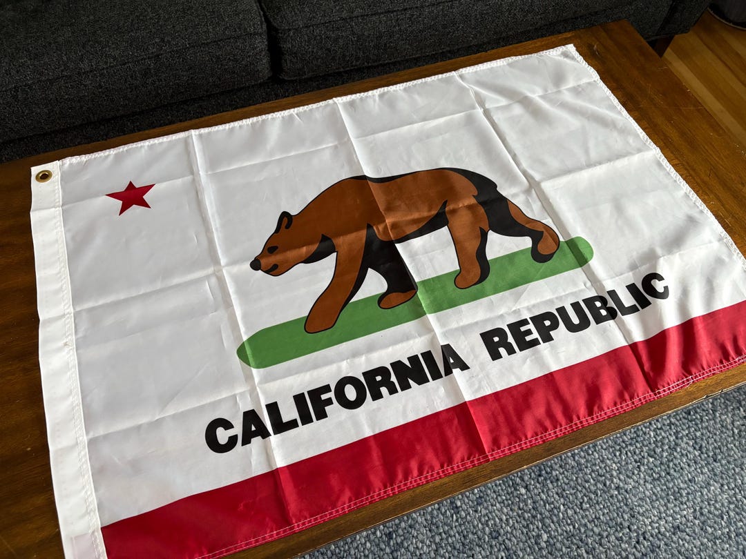 California Bear Flag Red Star Stripe Grizzly Bear Cali Republic White ...
