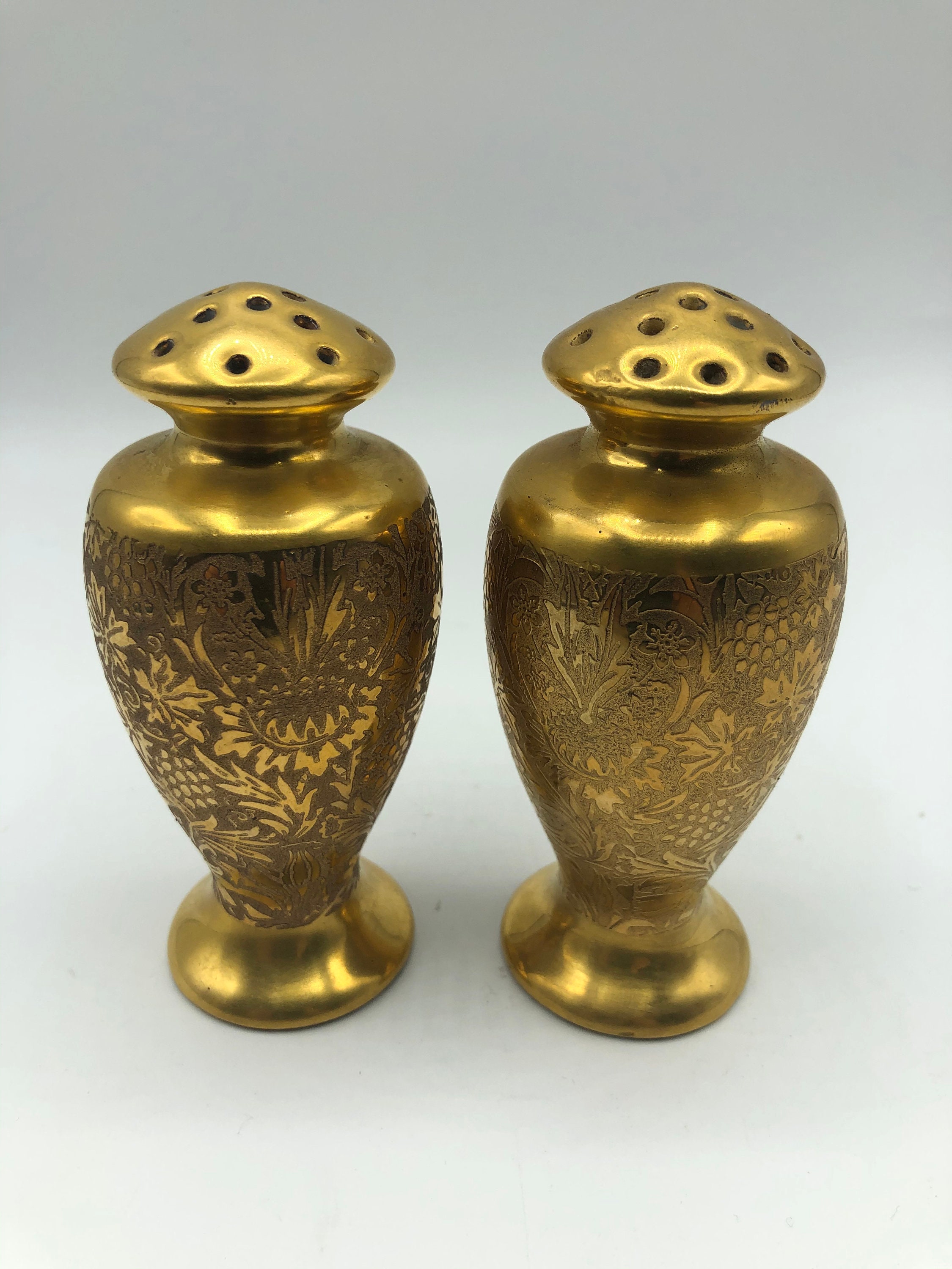 Vintage Gold Salt and Pepper Shaker Super Cool Design!! Connected Set ...