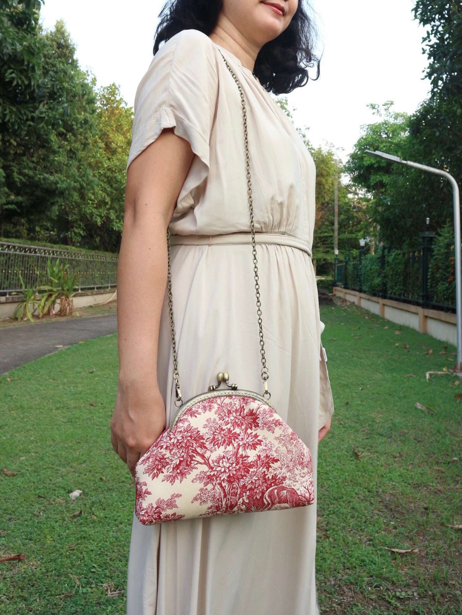 Metal Frame Clutch Bag With Crossbody Chain Strap. Toile De Jouy ...