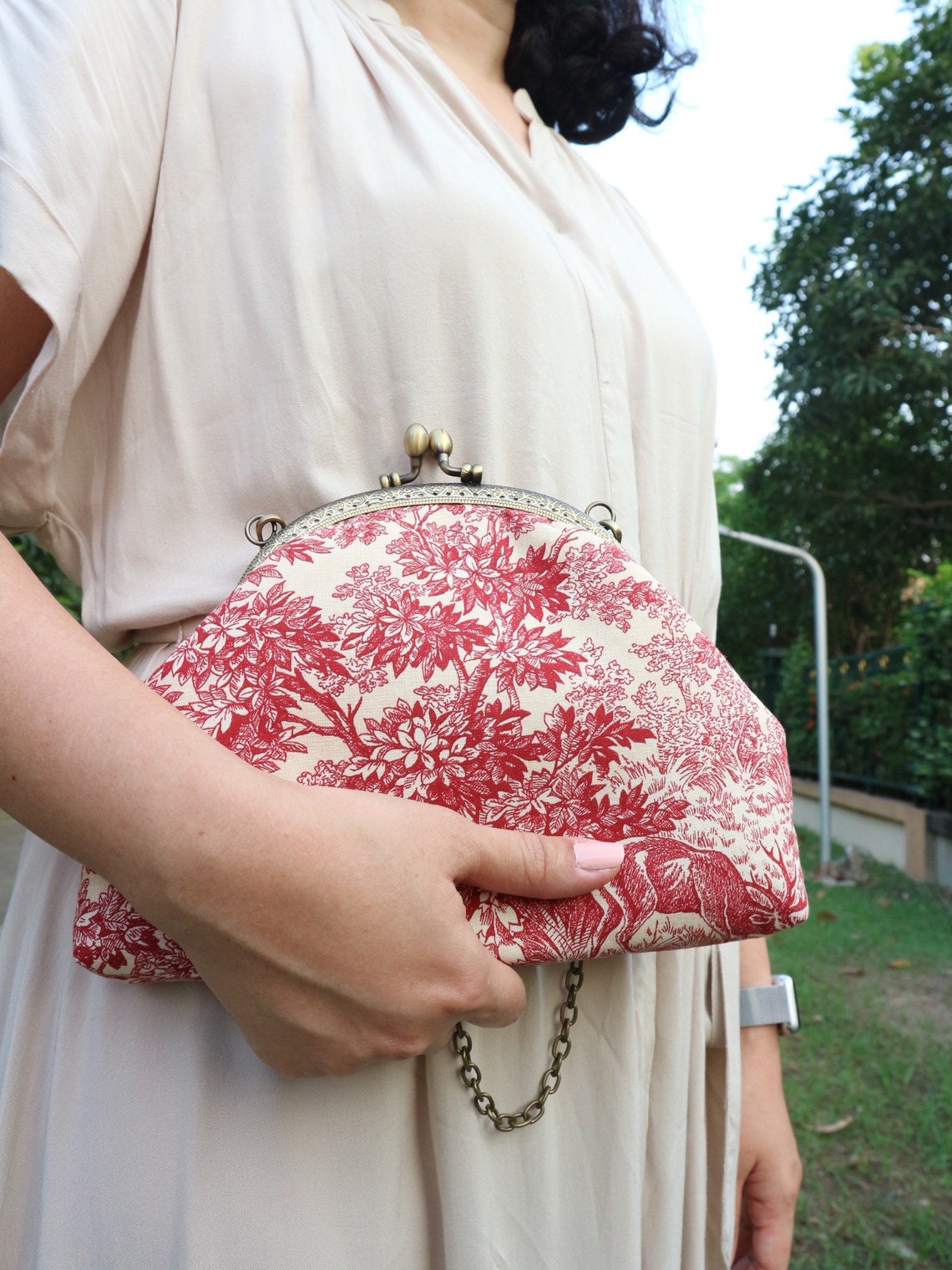 Metal Frame Clutch Bag With Crossbody Chain Strap. Toile De Jouy ...