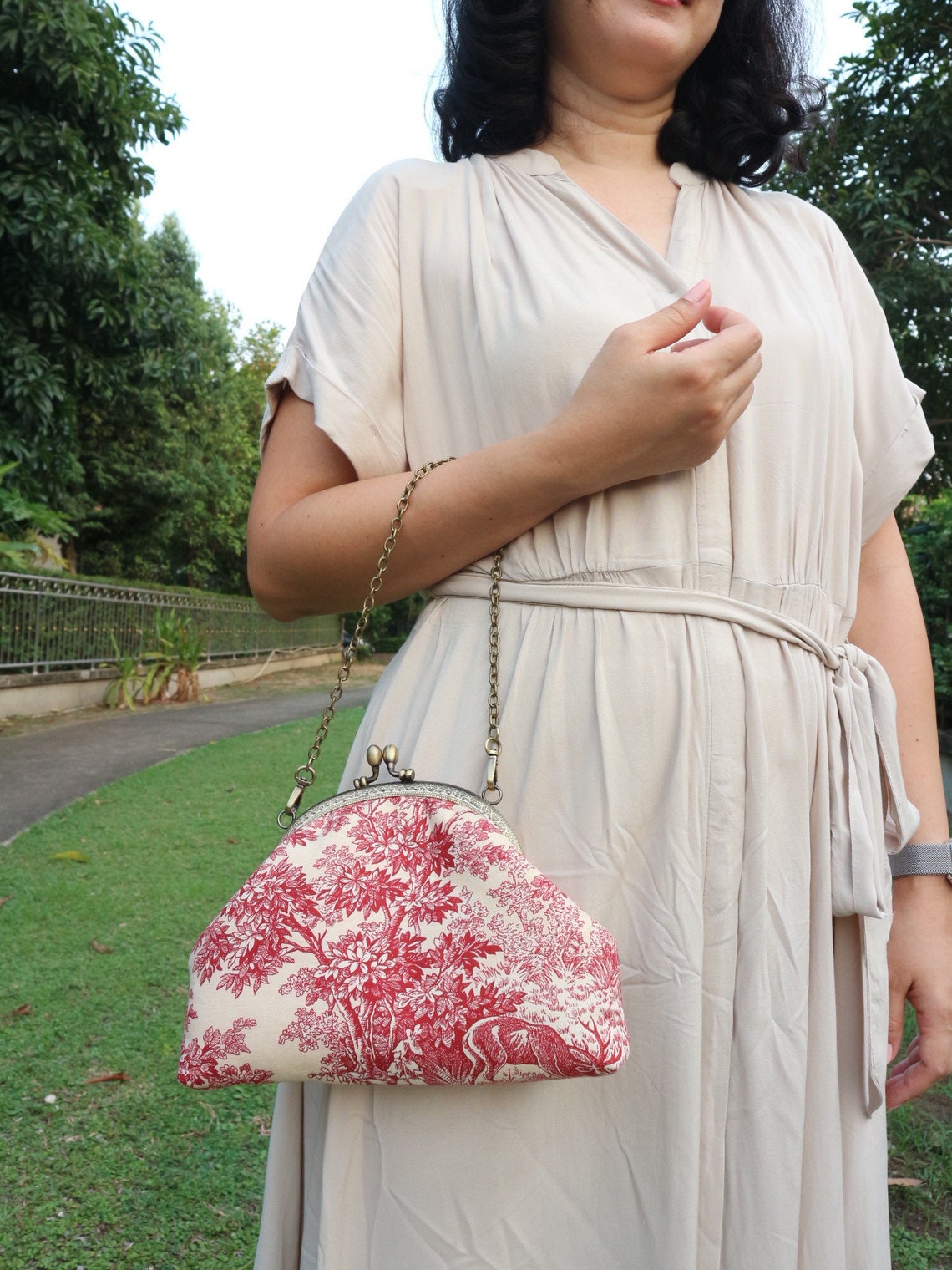 Metal Frame Clutch Bag With Crossbody Chain Strap. Toile De Jouy ...