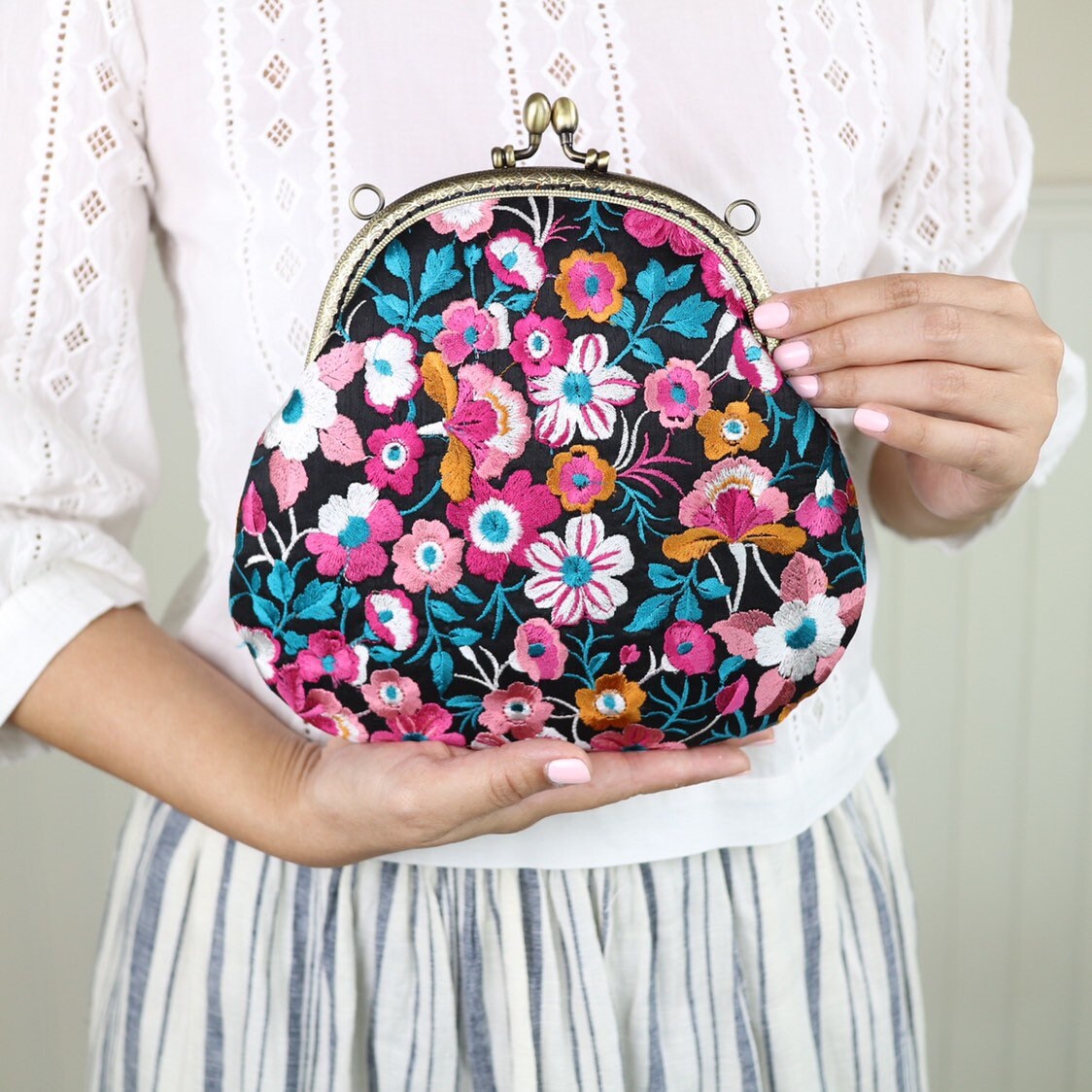 Embroidered Crossbody Bag With Clasp. Black and Muticolor | Etsy