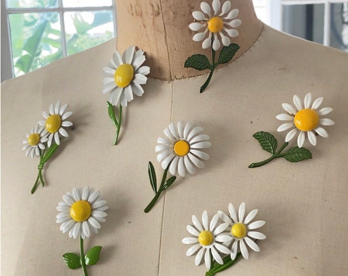 1960s Daisy Pins - Etsy