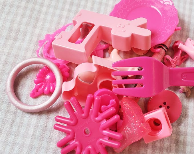 25 Pink Trinkets - Sensory Bin I Spy Bag - Mystery Treasure Bag Trinket ...