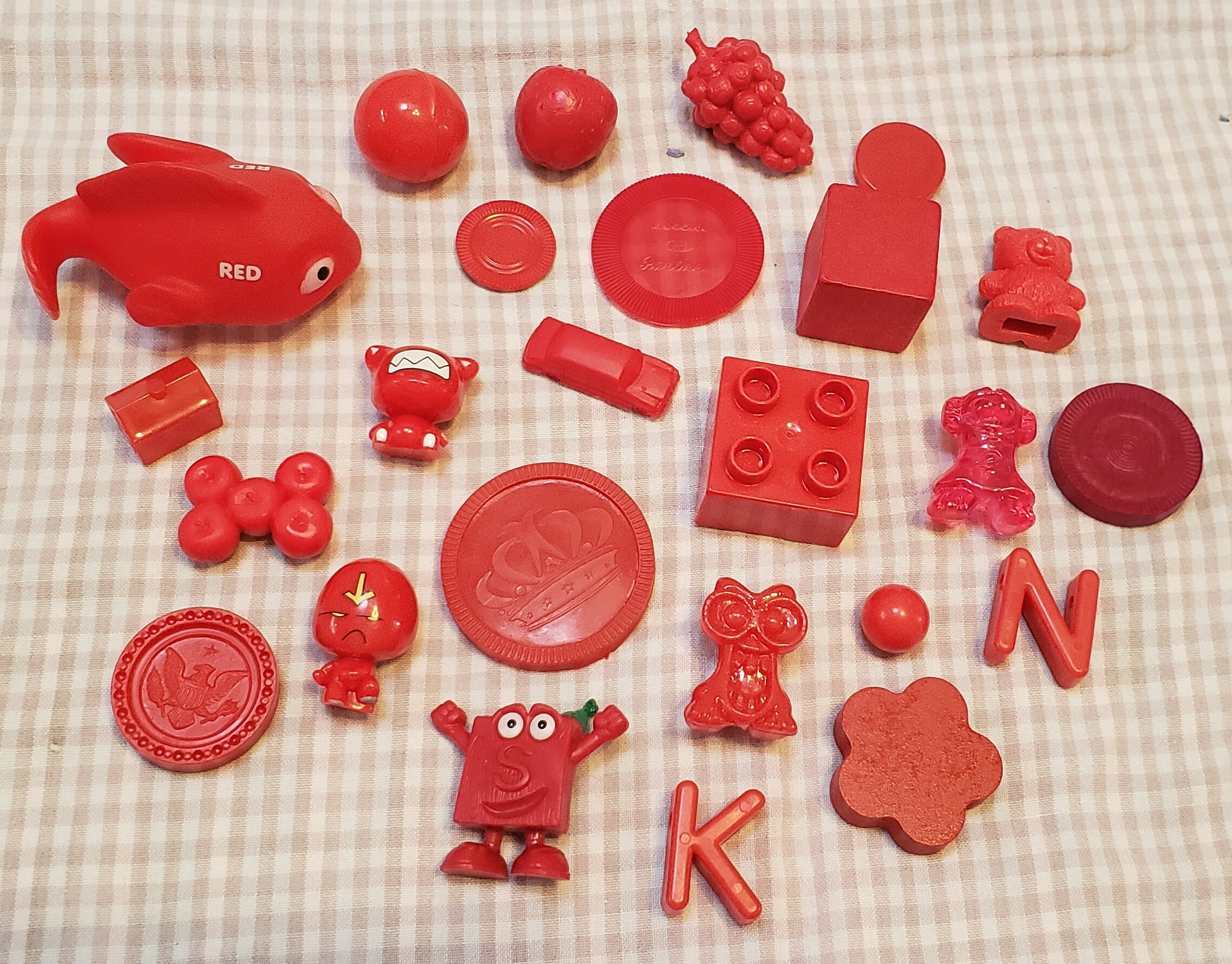 25 Red Trinkets Trinket Lot I Spy Bag Sensory Bin Toys Mystery Treasure ...