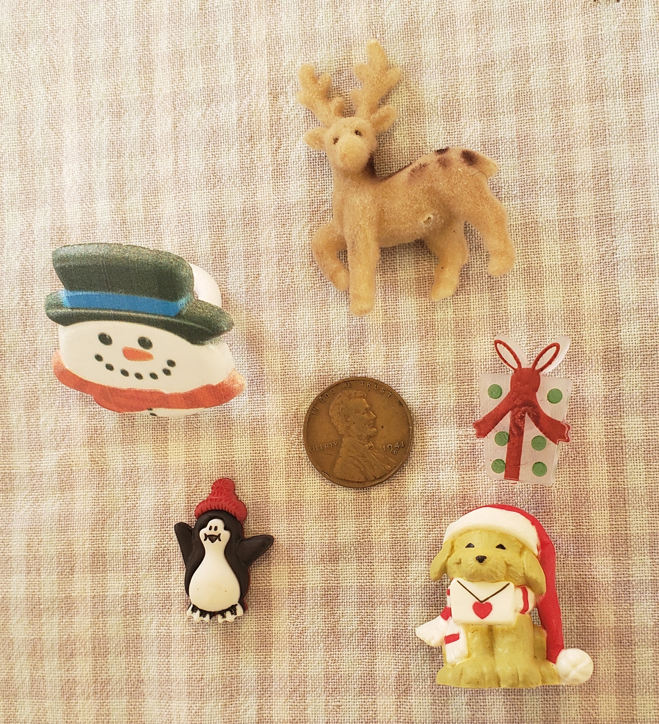 25 Christmas Trinkets Trinket Lot I Spy Bag Sensory Bin Toys Mystery ...