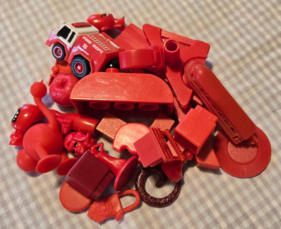 25 Red Trinkets - Trinket Lot - I Spy Bag - Sensory Bin Toys - Mystery ...