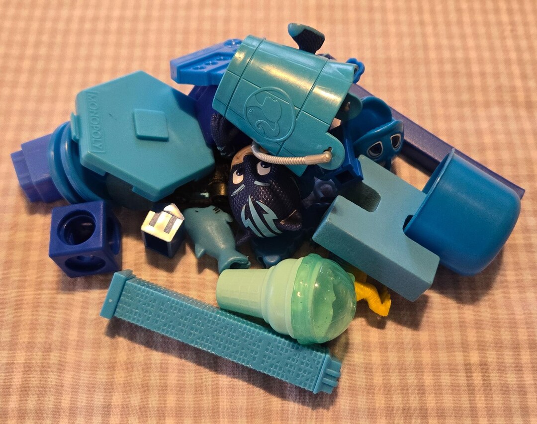 25 Blue Trinkets Trinket Lot I Spy Bag Sensory Bin Toys Mystery ...