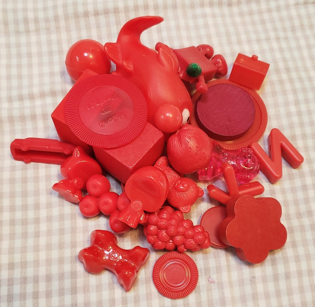 25 Red Trinkets - Trinket Lot - I Spy Bag - Sensory Bin Toys - Mystery ...