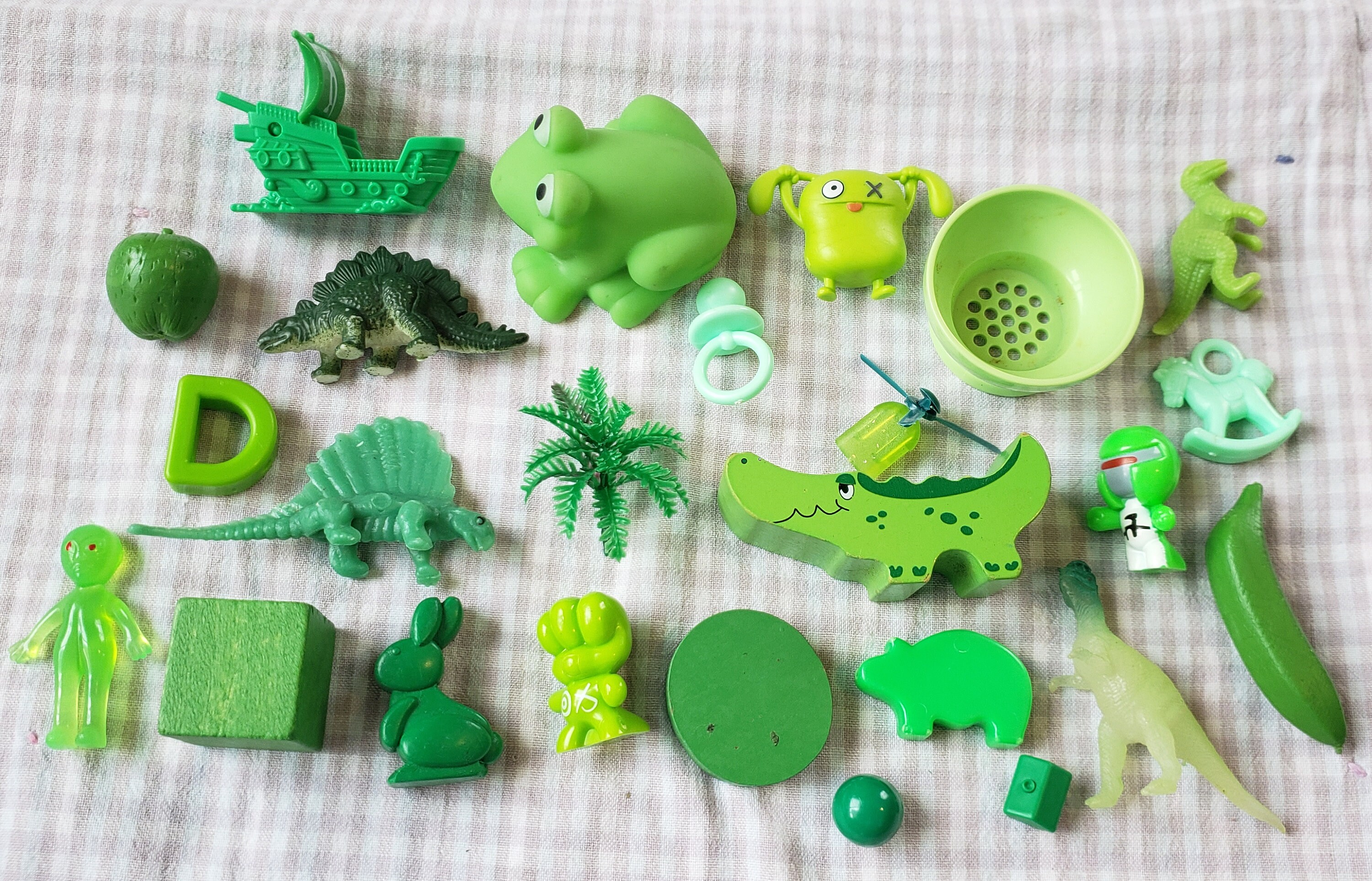 25 Green Trinkets Trinket Lot I Spy Bag Sensory Bin Toys - Etsy