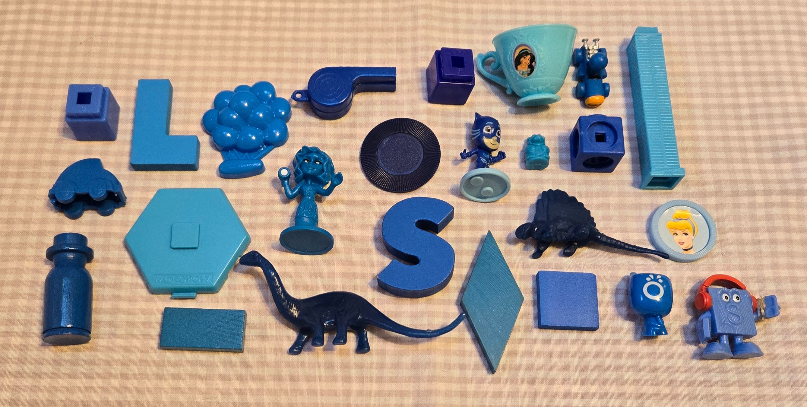 25 Blue Trinkets - Trinket Lot - I Spy Bag - Sensory Bin Toys - Mystery ...