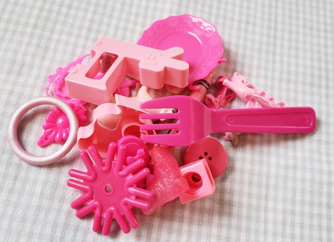 25 Pink Trinkets - Trinket Lot - I Spy Bag - Sensory Bin Toys - Mystery ...