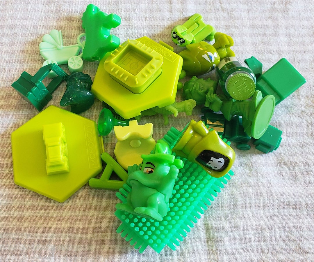 25 Green Trinkets Trinket Lot I Spy Bag Sensory Bin Toys Mystery ...