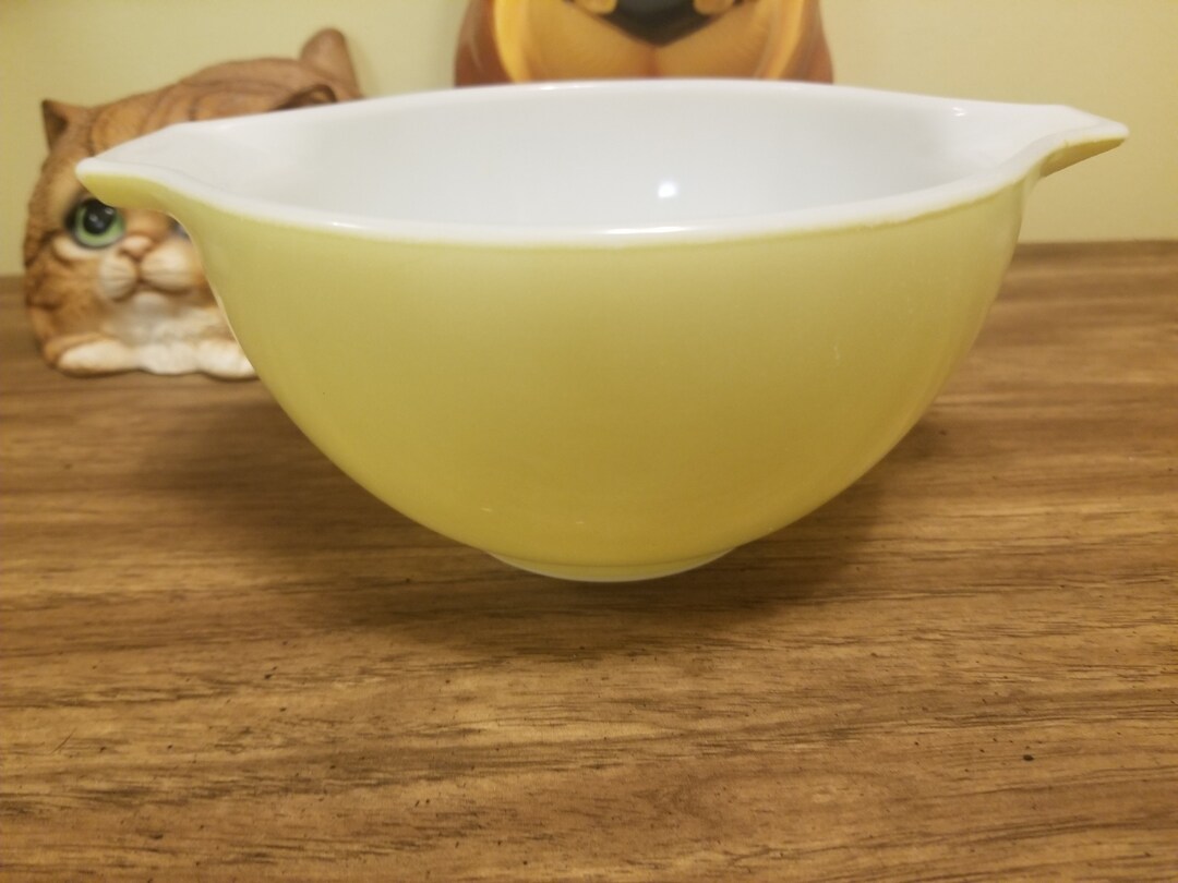 Vintage PYREX 441 Yellow Cinderella Mixing Bowl 1 1/2 PT Made in USA - Etsy