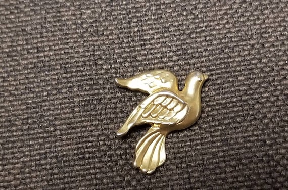 Vintage Golden Fruit Dove Enamel Pin - Gem
