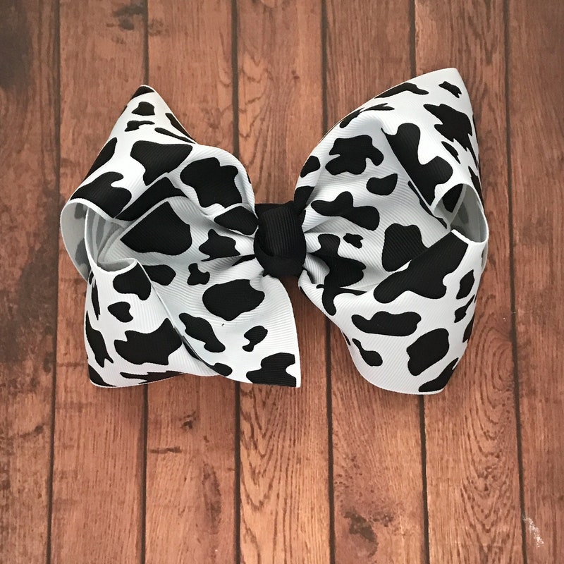 Cow With Bow Svg - Etsy