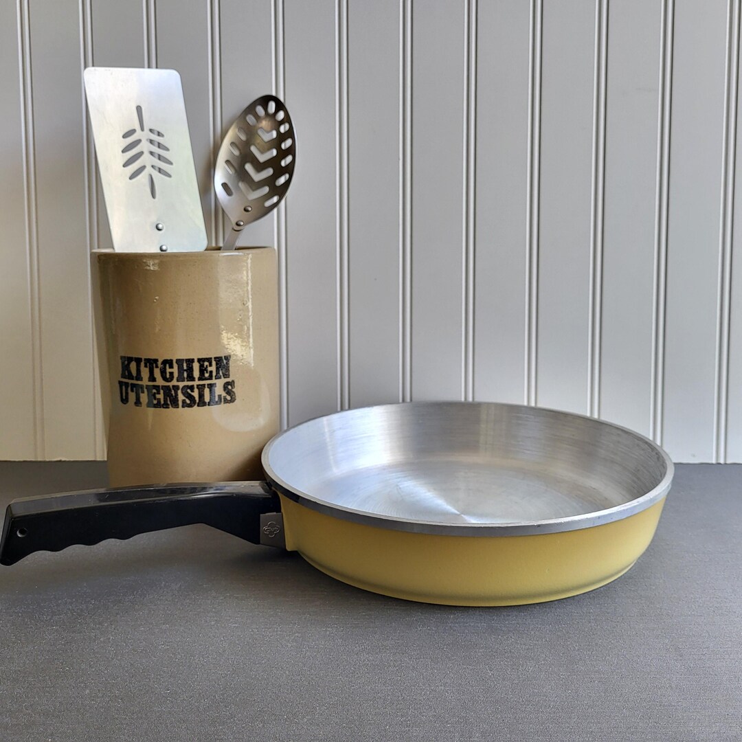 CLUB SKILLET 1970s Saute Pan Club Gold Skillet Vintage Skillet Vintage ...