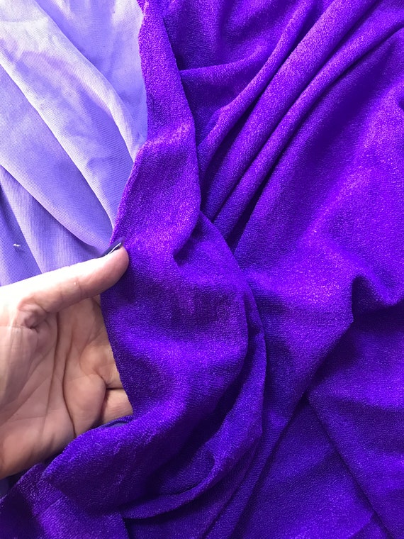 Sfondo Di Velluto Viola Vestito Di Velluto Viola Immagini E Fotografie