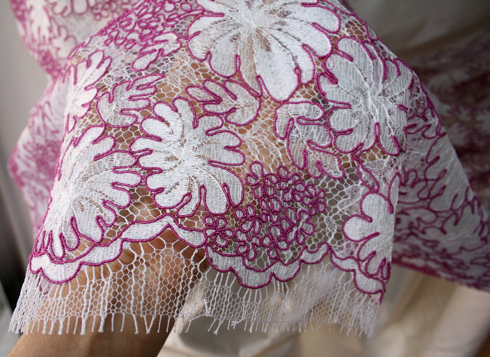 Fuchsia Off-white Lace Fabric Floral Embroidery Chorded Lace Scallop ...