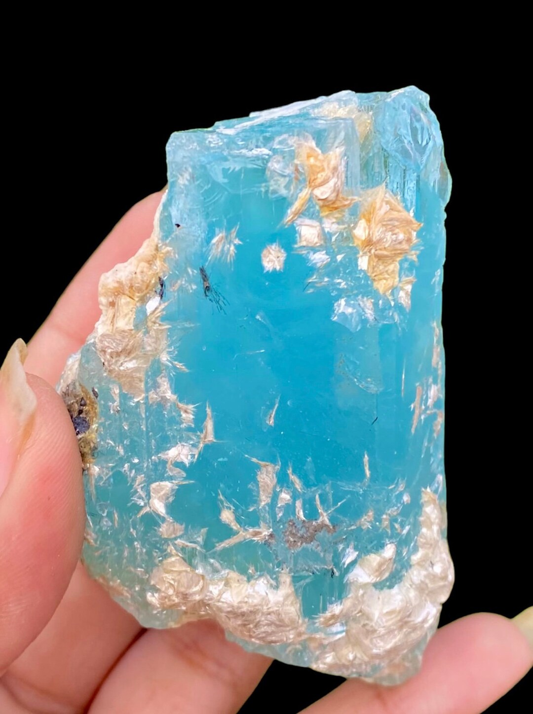 665 Carats Beautiful Blue Color Aquamarine With Black Tourmaline ...