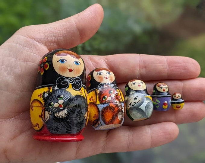 Tiny Matryoshka Dolls Micro Mini Set Nina and Her Cats Black Shawls ...