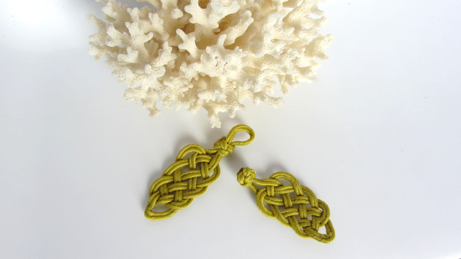 Green Leaf Frog Closure Button Closure Celtic Knot Cape Clasp | Etsy