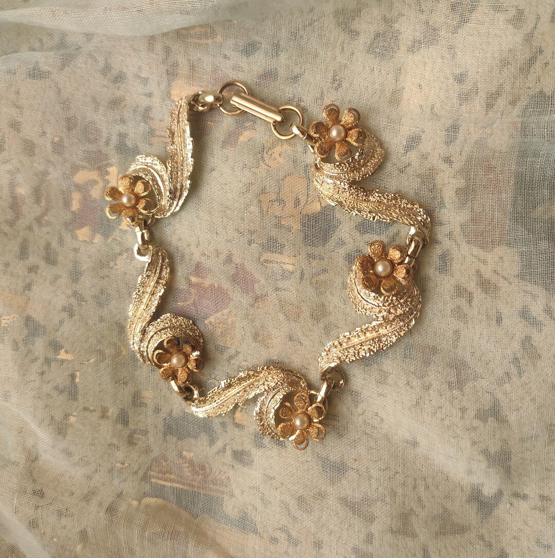 50s 60s Gold Tone Flower & Scrollwork Leaf Chain Link Bracelet White ...