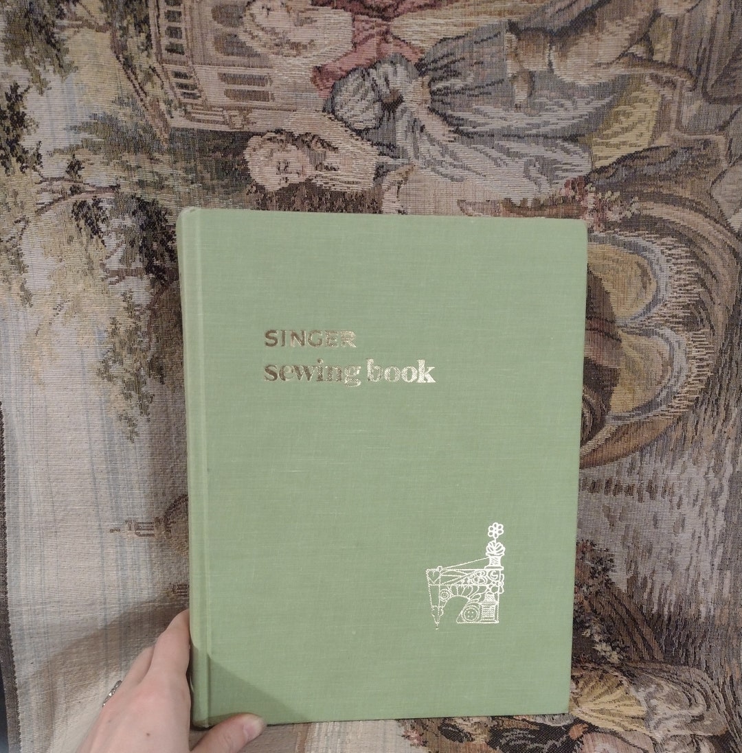 Singer Sewing Book 1972 Revised Edition Green Hardcover Sewing Manual ...