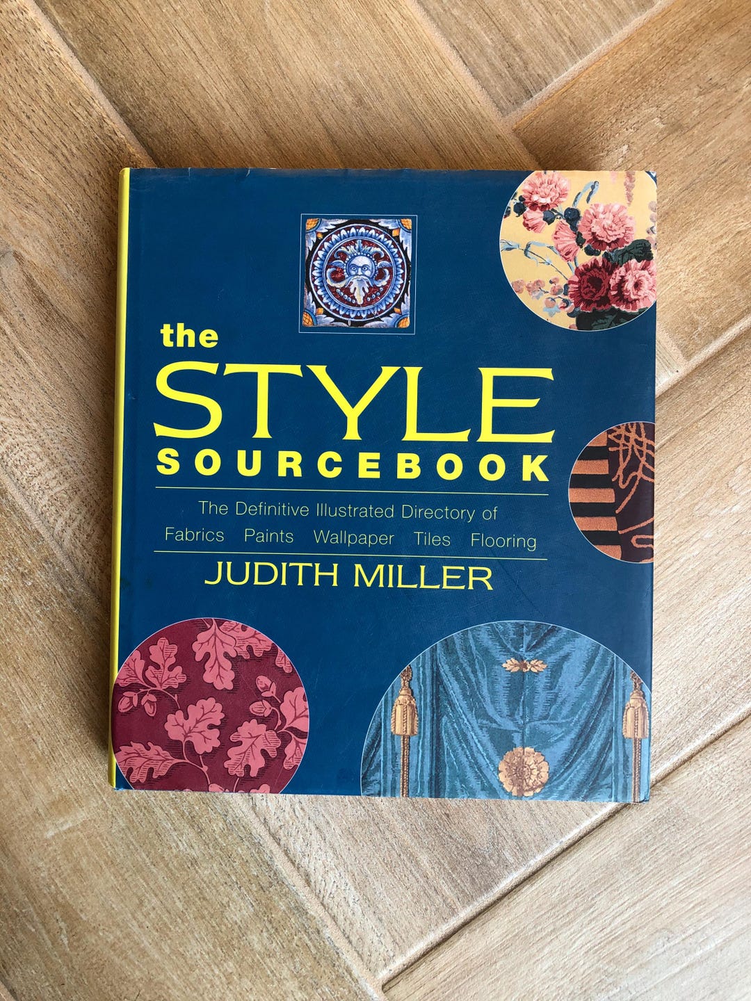 The Style Sourcebook: the Definitive Illustrated Directory of Fabrics ...