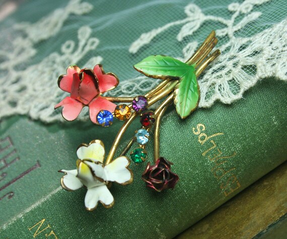 Vintage enamel flower pin - Gem