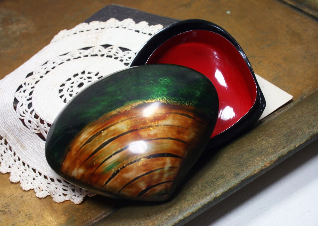 Vintage Clam Shell Laquer Box, Trinket, Jewelry, Dresser Top, Green ...