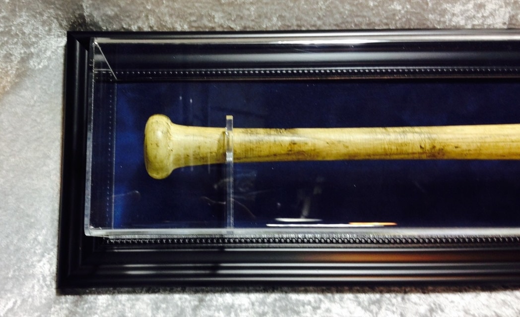 Premium Wall Mount Baseball Bat Display Case, for Horizontal or ...