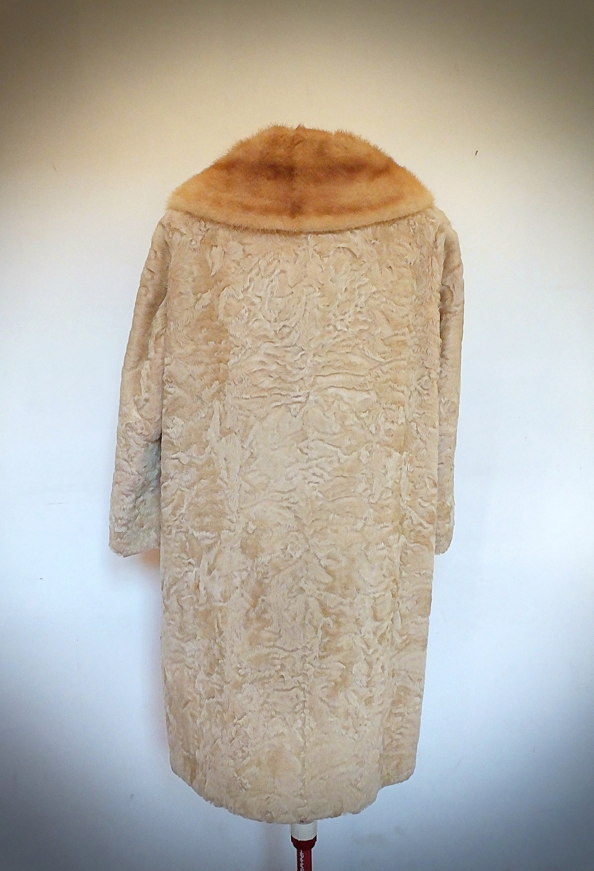 1980s Mountain Goat Fur Overcoat Fox Fur Collar Knee Length Beige ...