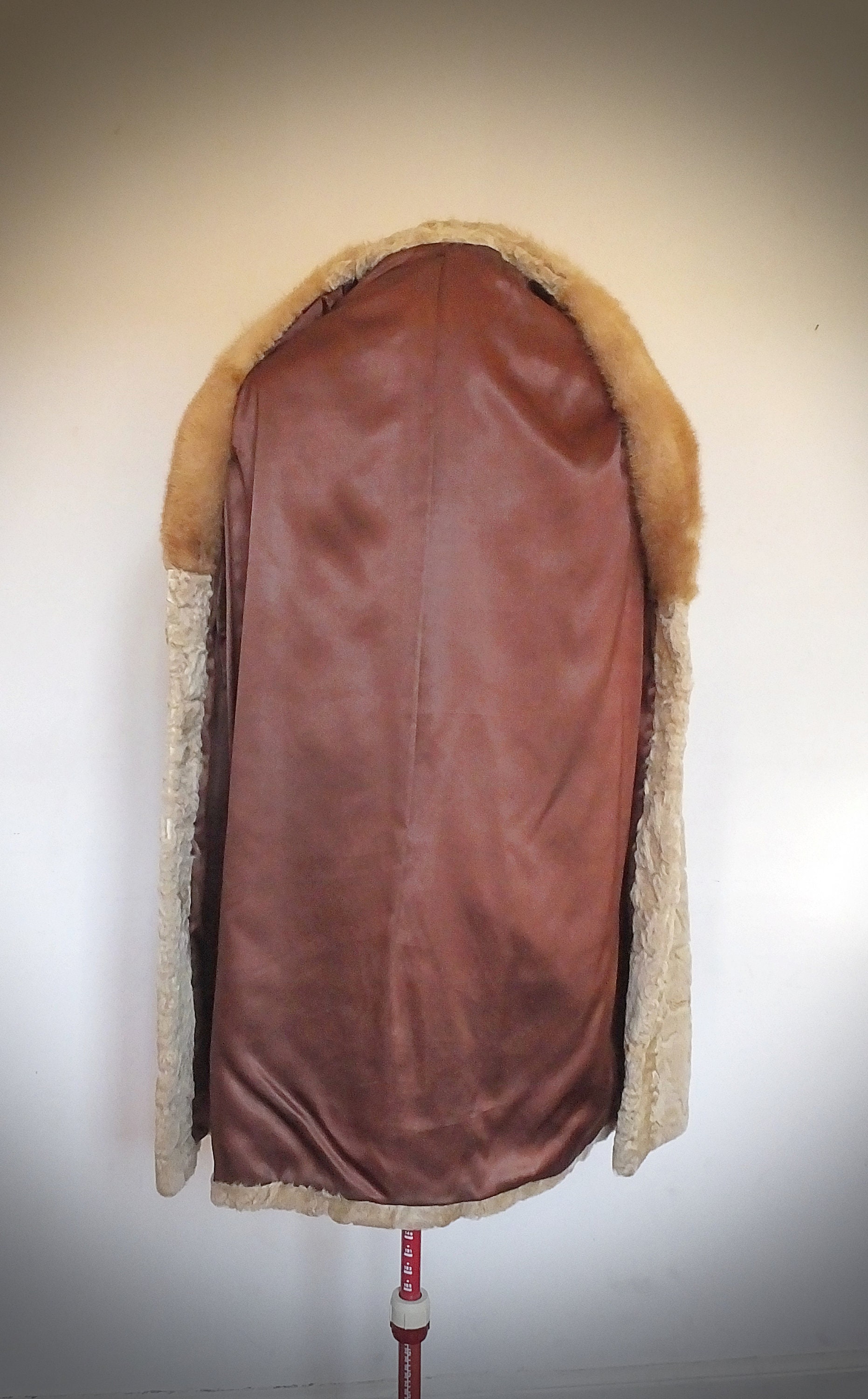 1980s Mountain Goat Fur Overcoat Fox Fur Collar Knee Length Beige ...
