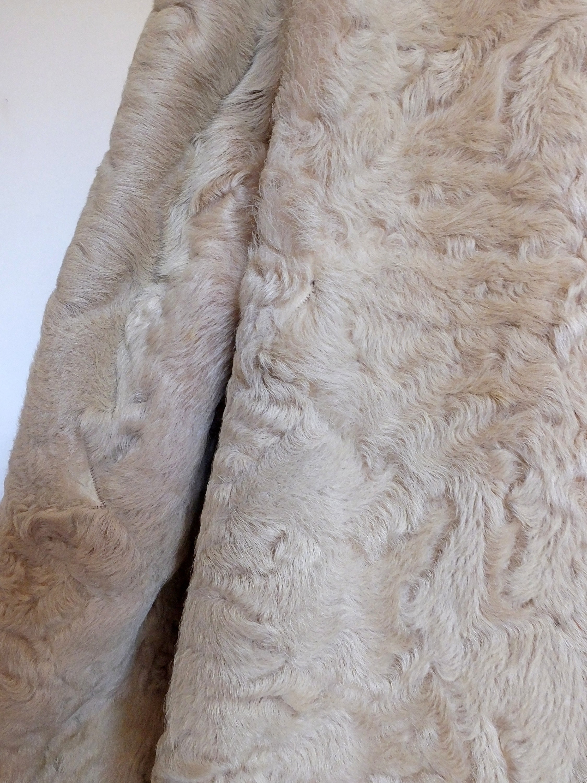 1980s Mountain Goat Fur Overcoat Fox Fur Collar Knee Length Beige ...