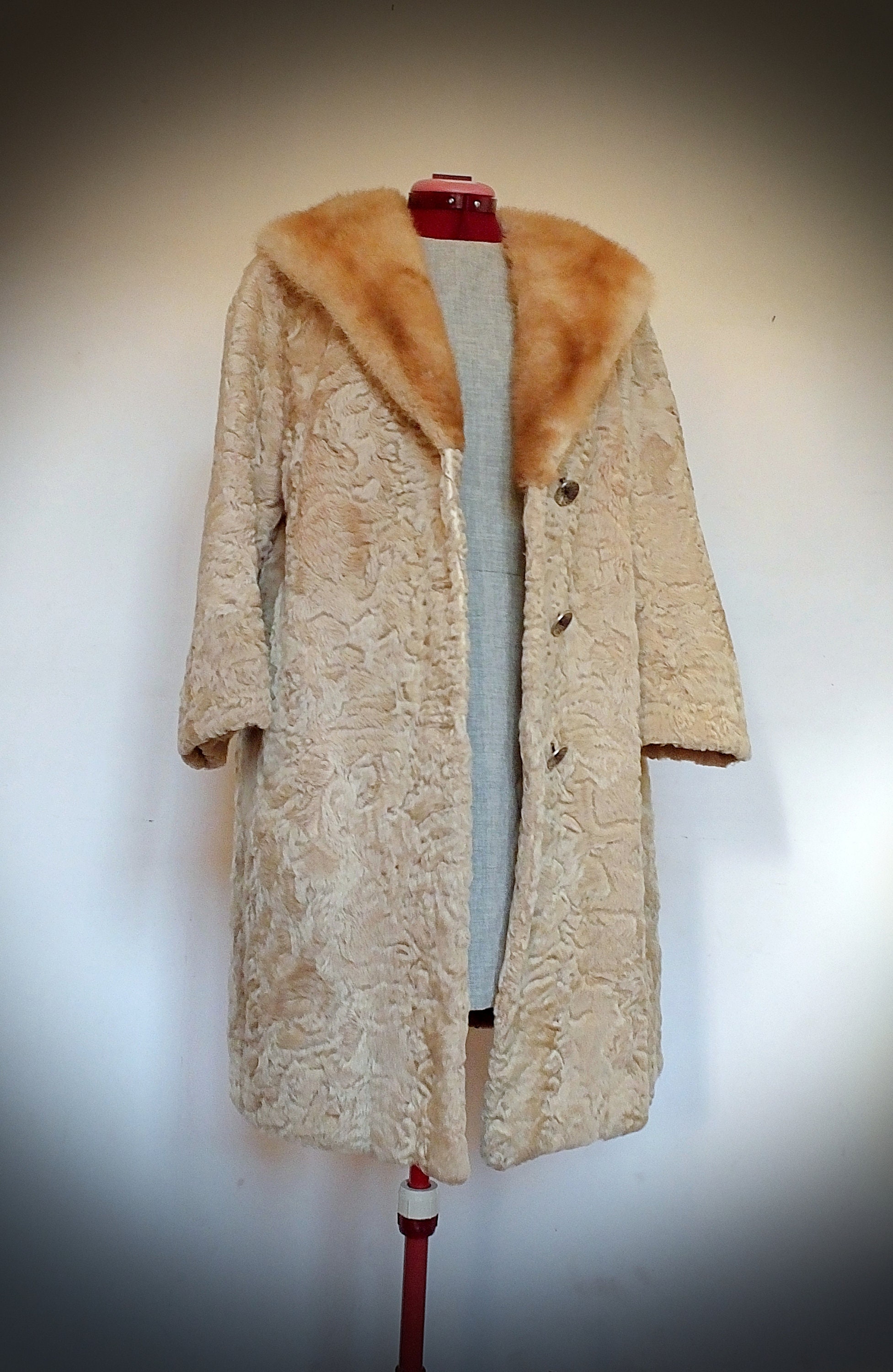 1980s Mountain Goat Fur Overcoat Fox Fur Collar Knee Length Beige ...